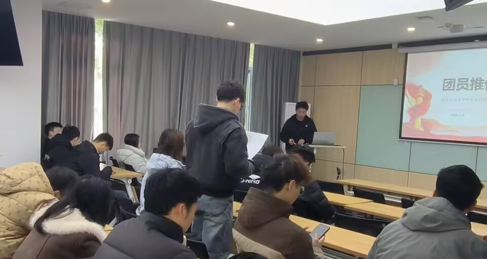 24级核心团支部召开入党推优团员大会
